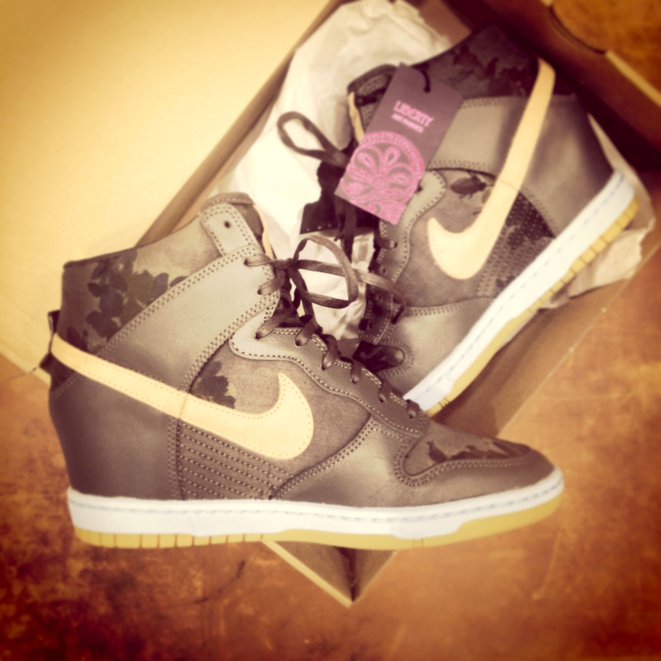 all the sneaker ladies! now put your hands up! – for the love of nike