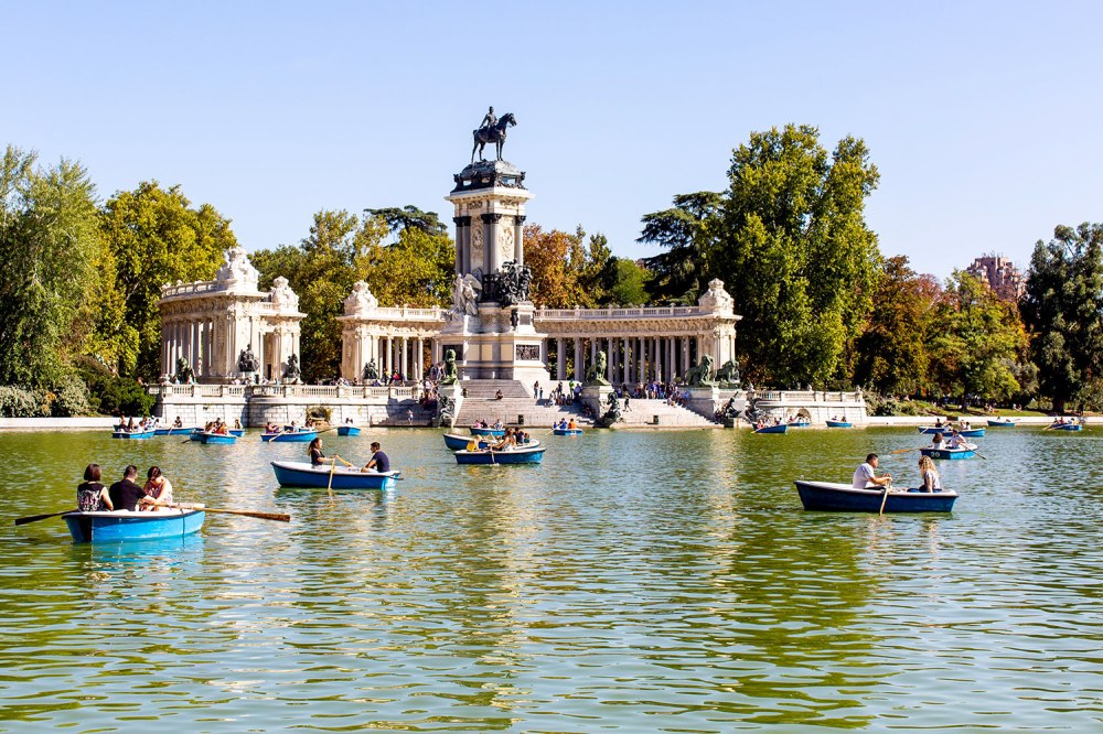 The Starting Point of All Spanish Roads – for the love of nike